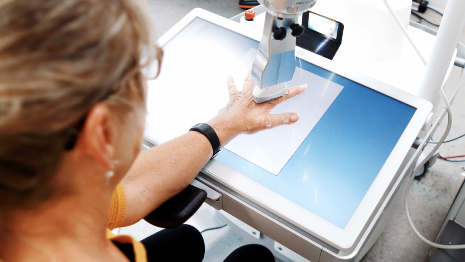 Fully Automated Robot Scans and Diagnoses Arthritis - MedicalExpo e ...